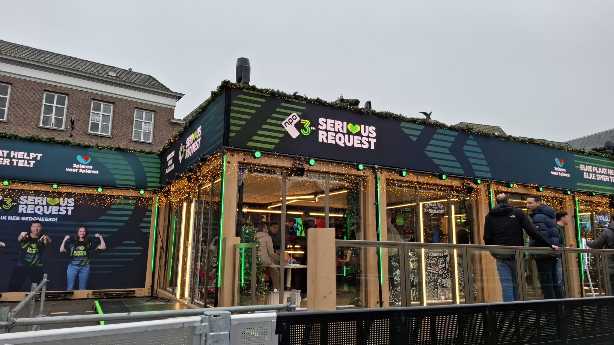 Gaode mee? Op dít moment overhandigt Peer de cheque aan Serious Request ...