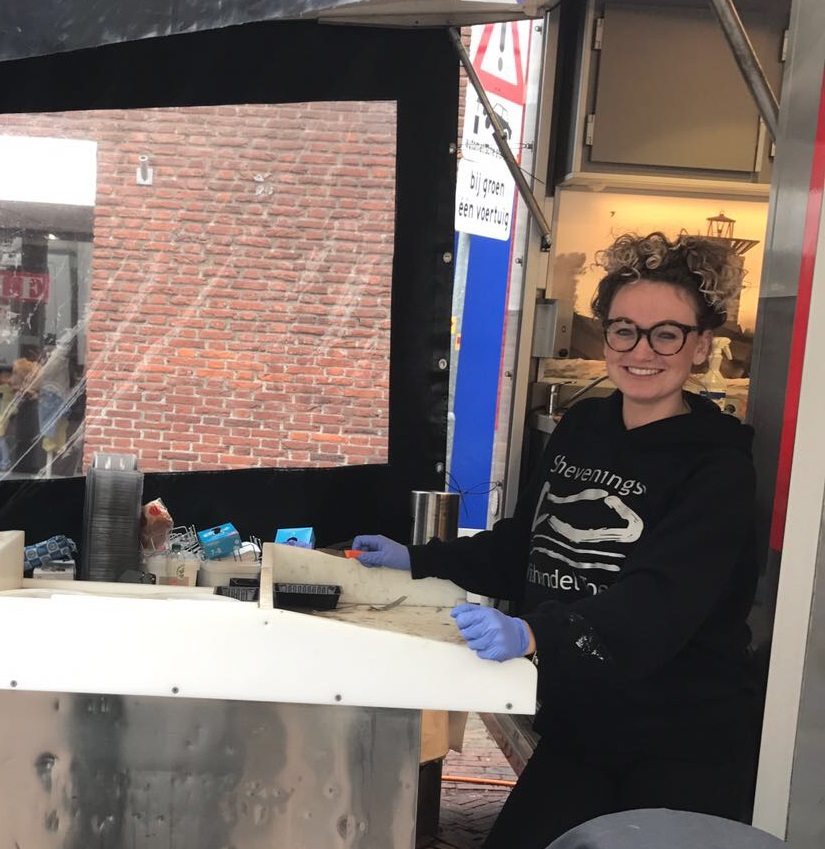 Hier koop je de beste haring in Den Haag en zo maak je 'm schoon ...