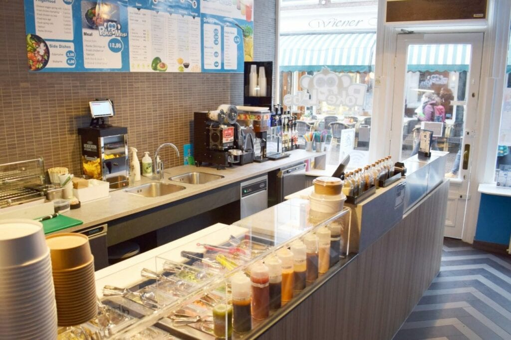 Bij dit nieuwe restaurant kan je zelf je poké bowl samenstellen ...