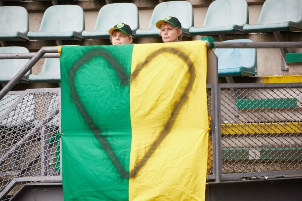 Waar is het groen en geel? Hierom is deze nieuwe Haagse vlag blauw ...