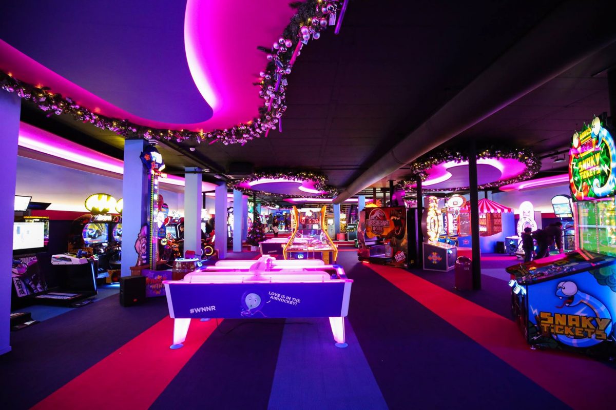 Kikke! In Den Haag komt een gamehal met Mario Kart en life-size Candy ...