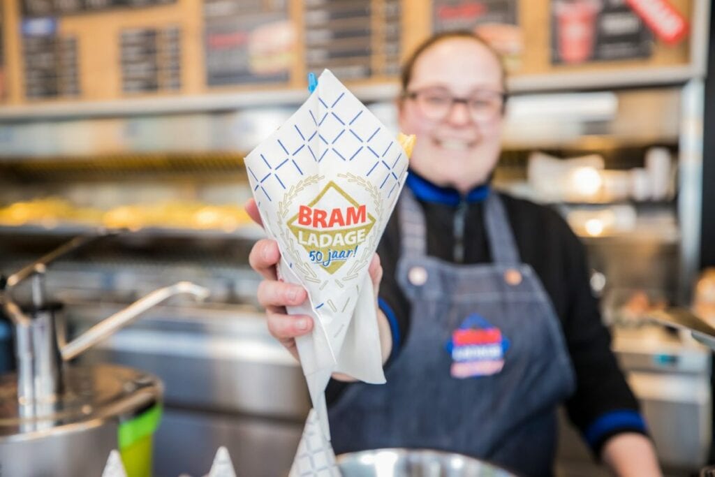 Lekkâh! Voor 50 cent een patatje bij Bram Ladage - indebuurt Den Haag