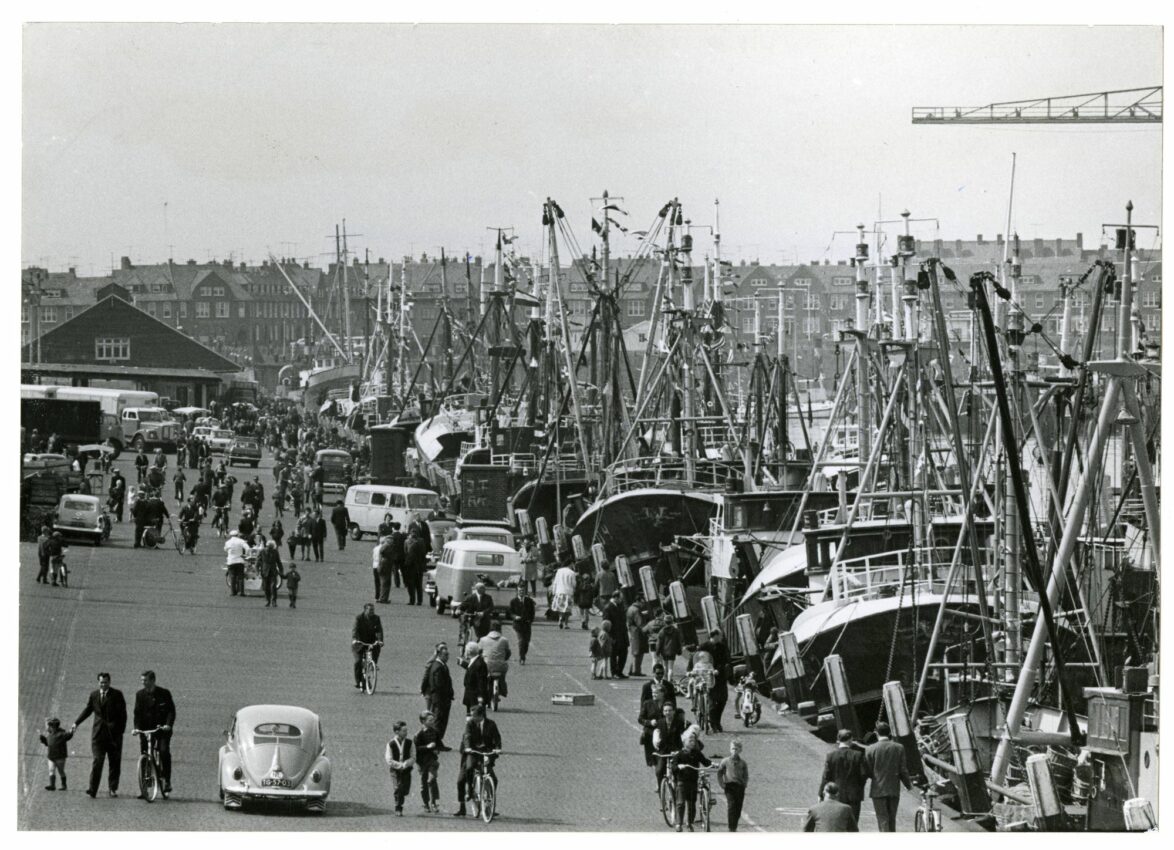 Uit het archief: 17 x oude foto's van Vlaggetjesdag op Scheveningen ...