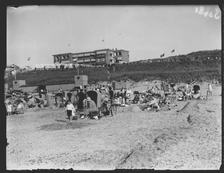 Oude foto's van Kijkduin: van John's vishandel tot de Pokémon-rage ...
