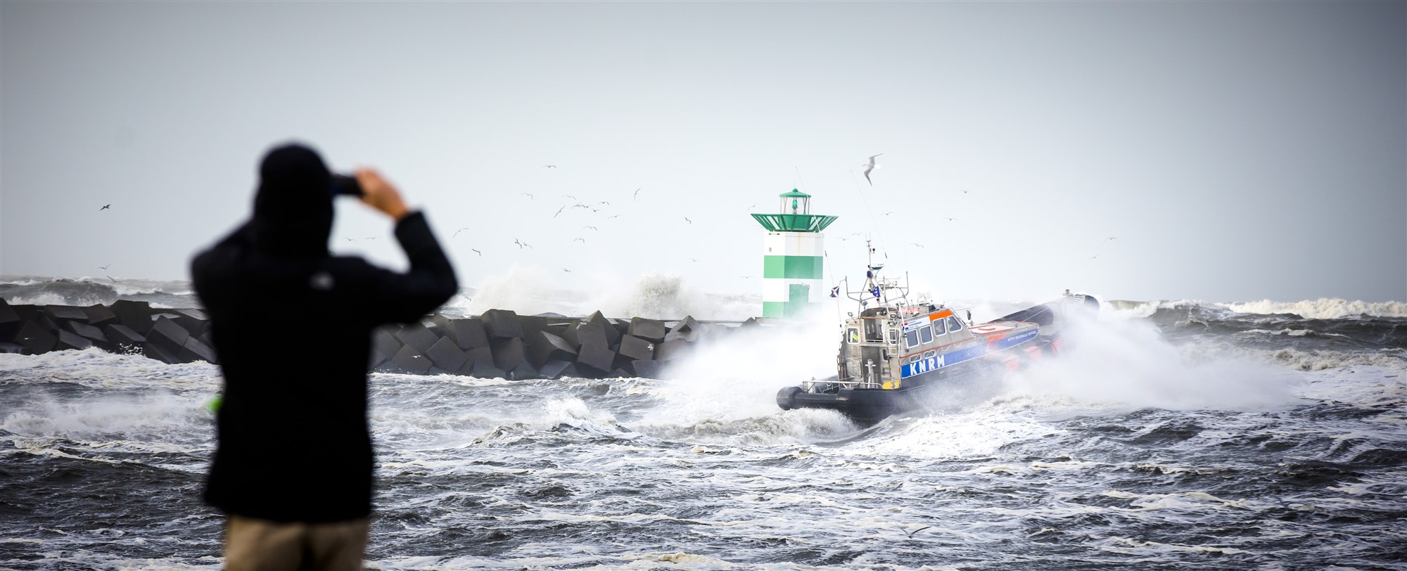 Spectaculaire beelden van de storm op Scheveningen - indebuurt Den Haag