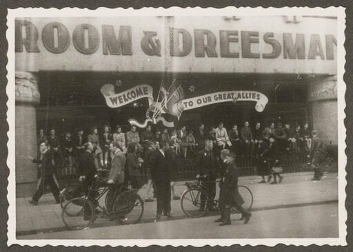 15 x oude foto's van Vroom en Dreesmann in het Haagse centrum ...