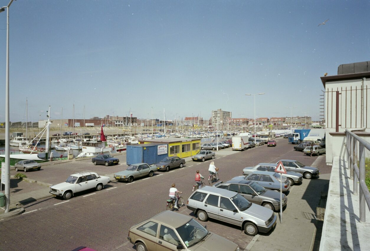 30 x Foto's van Scheveningen in de jaren '90 - indebuurt Den Haag