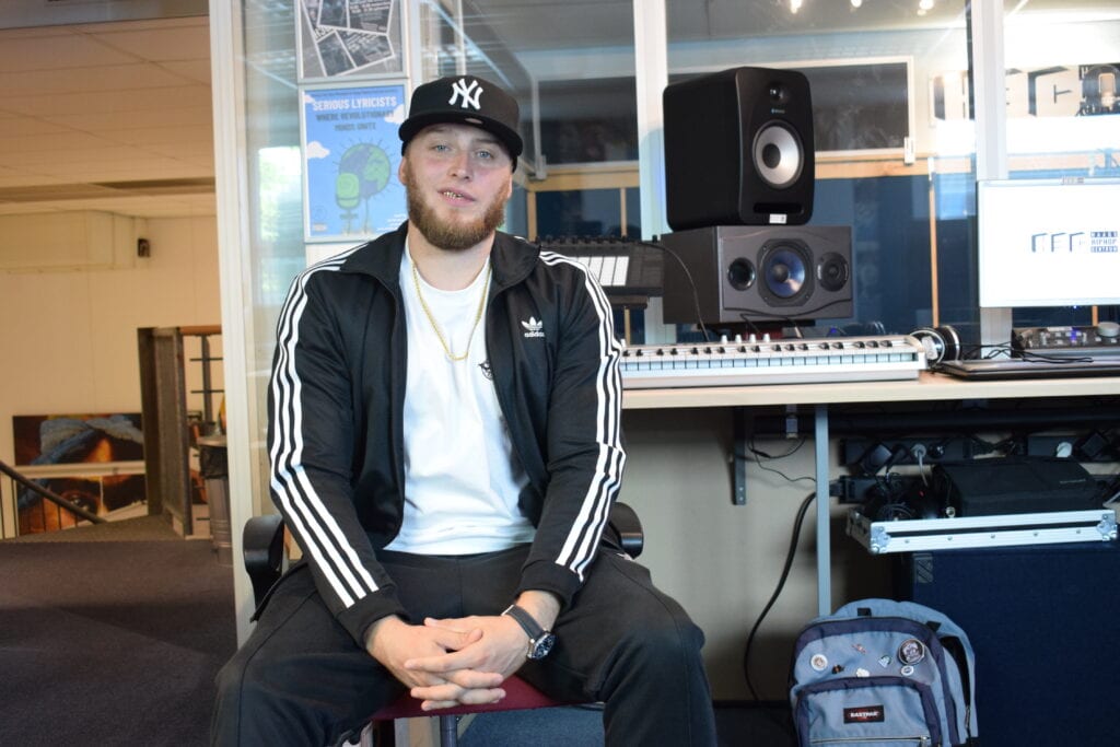 Luc Priester: Van fotomodel tot leraar Engels en rapper - indebuurt Den ...