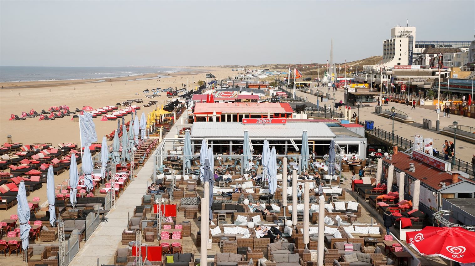 9 Pagina's met oude foto's van strandtenten op Kijkduin en Scheveningen - indebuurt Den Haag