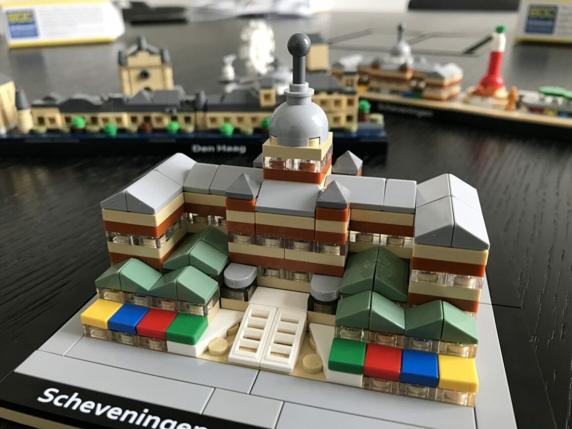 Video: Zo bouw je met Legosteentjes Den Haag na - indebuurt Den Haag