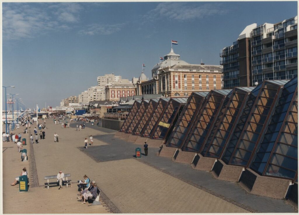 22x Foto's van Scheveningen jaren '80 - indebuurt Den Haag