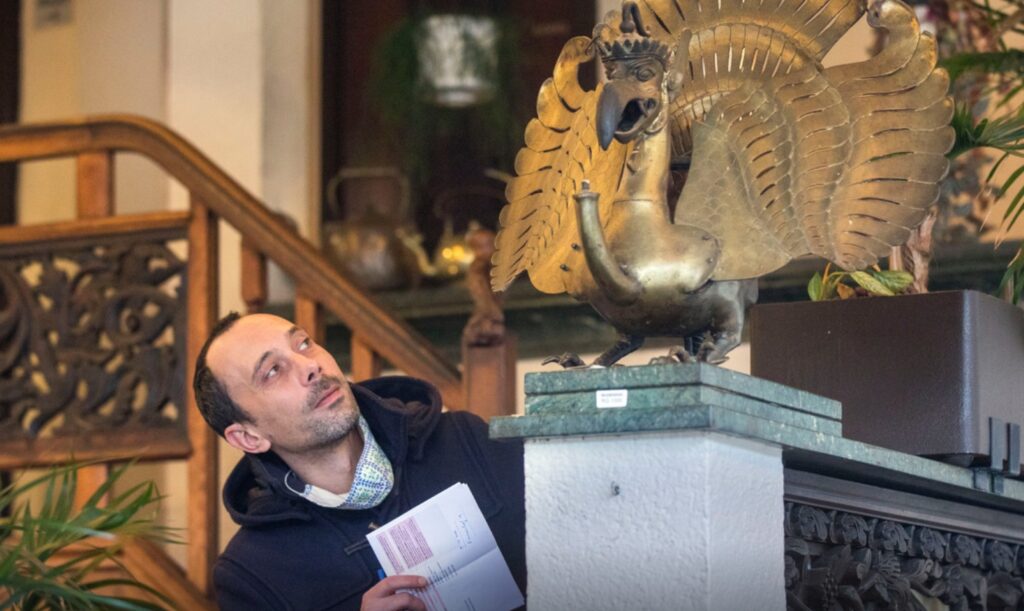 Dit bracht de veiling van restaurant Garoeda op én de stukken kun je ...