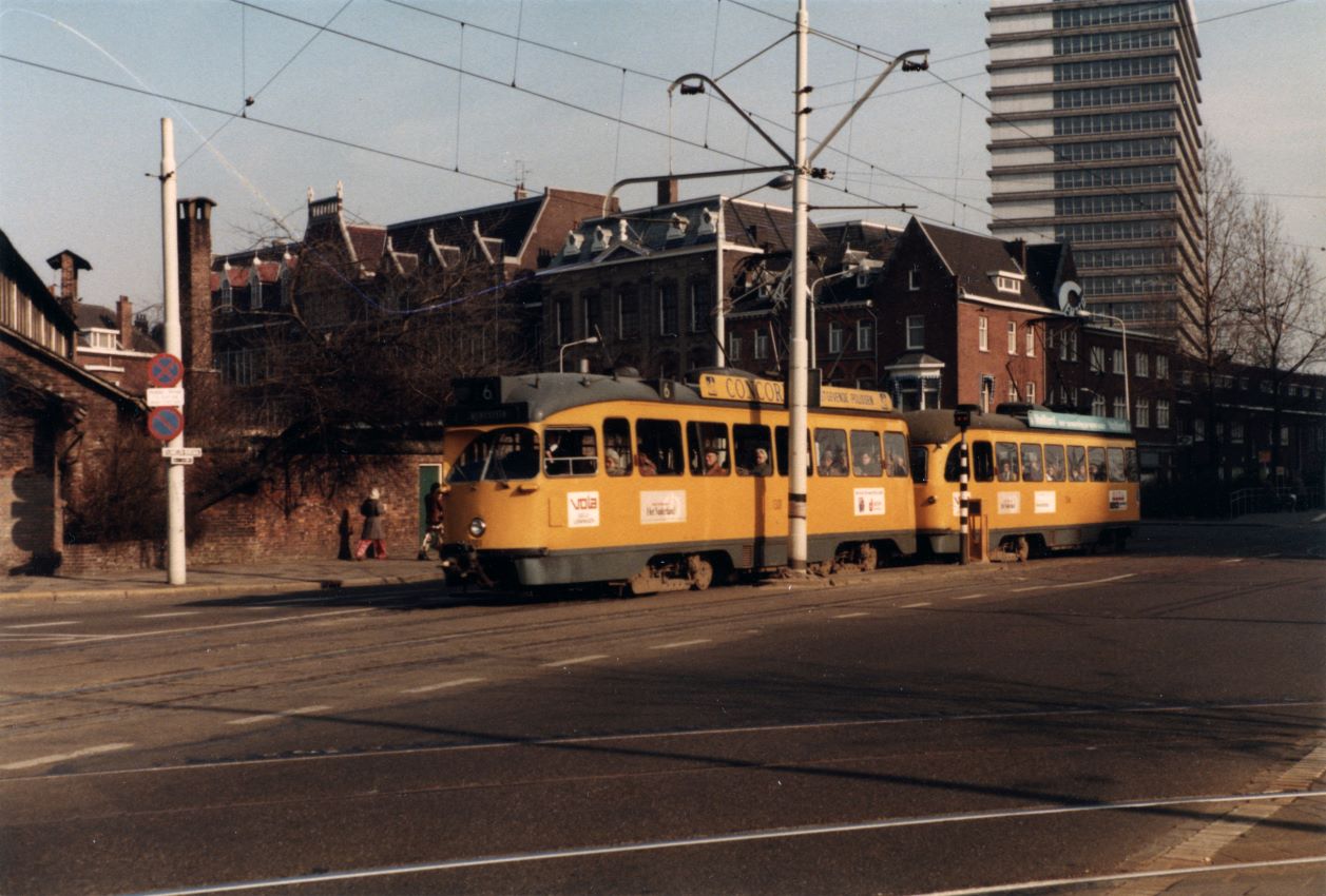 24 x oude foto's van trams in Den Haag - indebuurt Den Haag