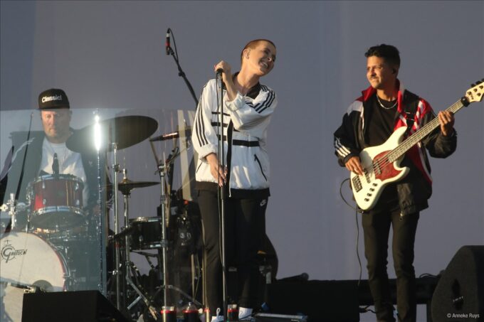 Fotoserie: Anouk geeft tijdens haar concert het jawoord op het ...