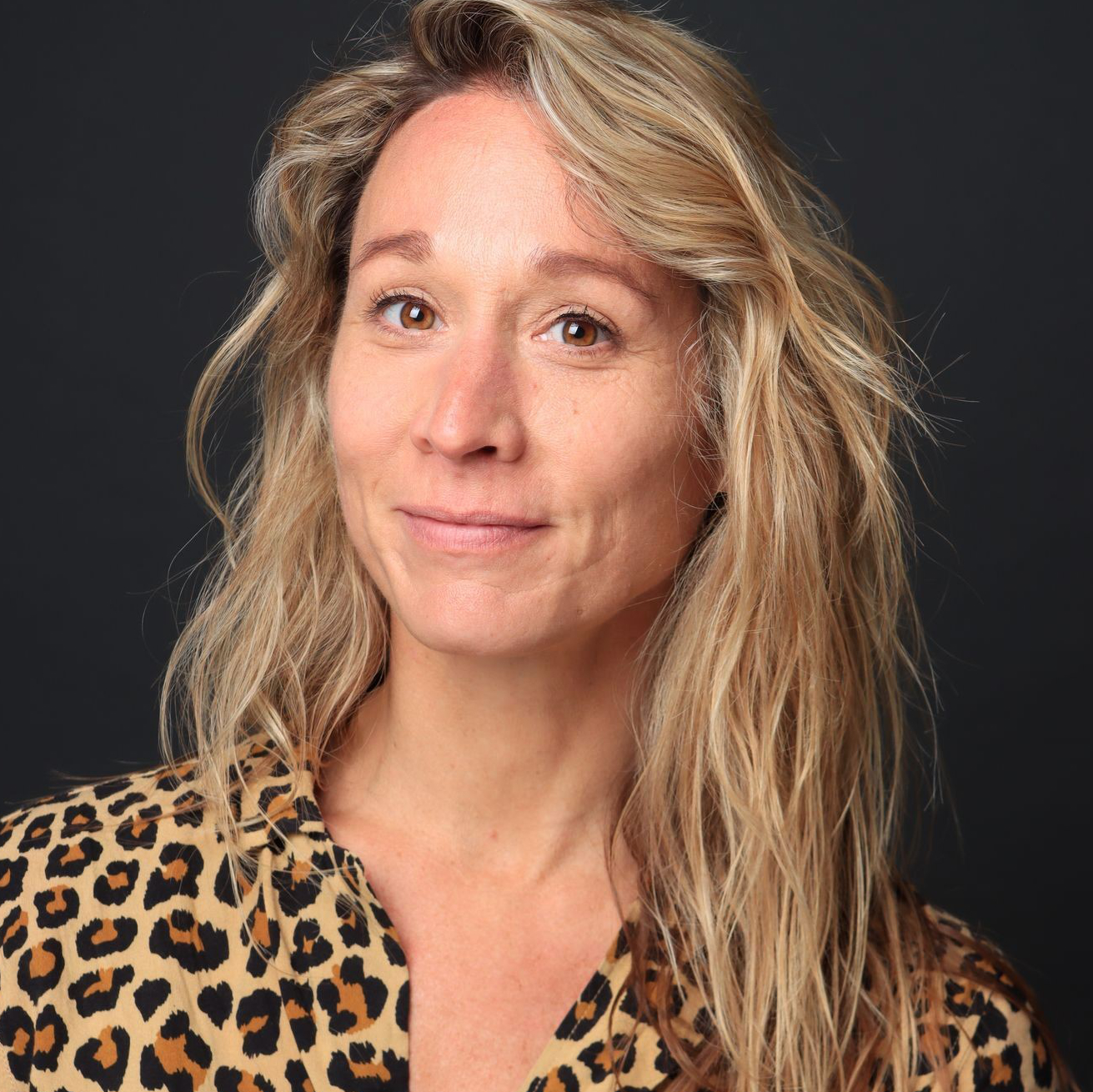 Van acteren naar scheren: de Haagse Pieternel is actrice en ...