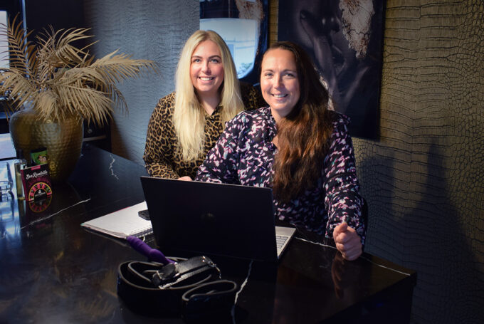 Vroonendaalse Miranda en Kayleigh geven stoutje party's: 'Mama verkoopt ...