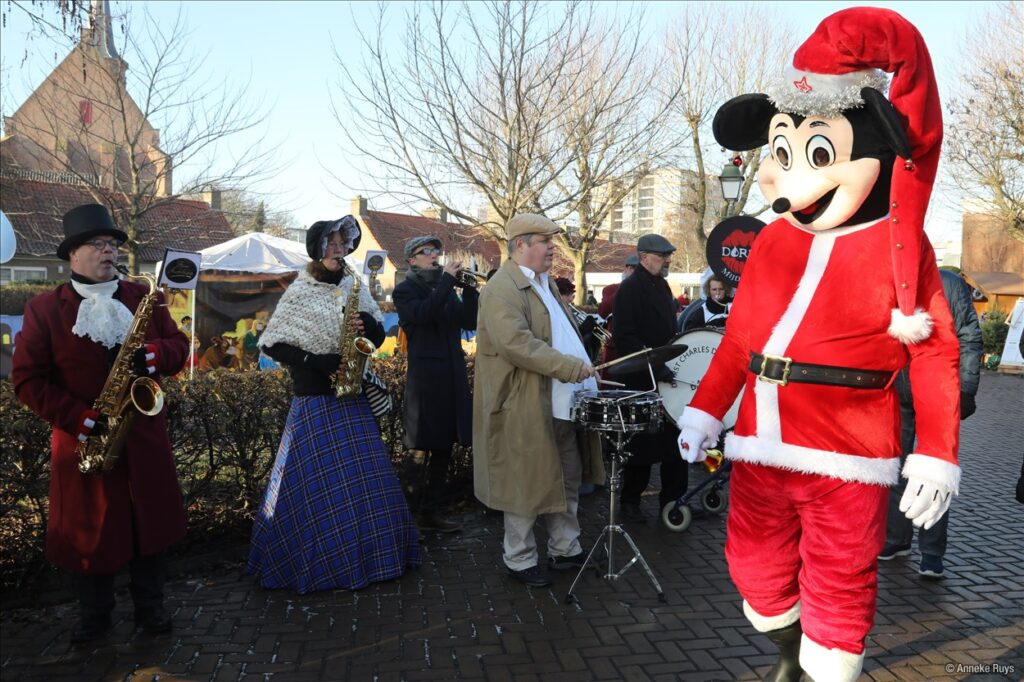 Fotoserie: Zo ziet historisch Loosduinen in Dickens sferen eruit ...
