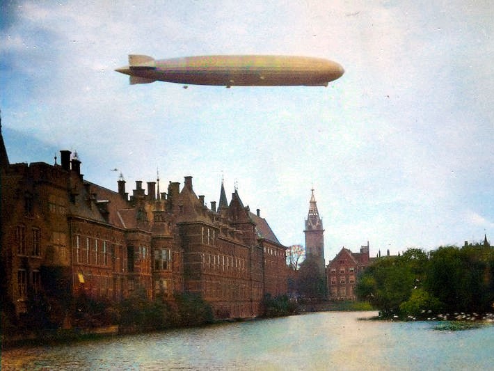 Teuntje zag in 1929 Graf Zeppelin over Scheveningen en Den Haag vliegen ...