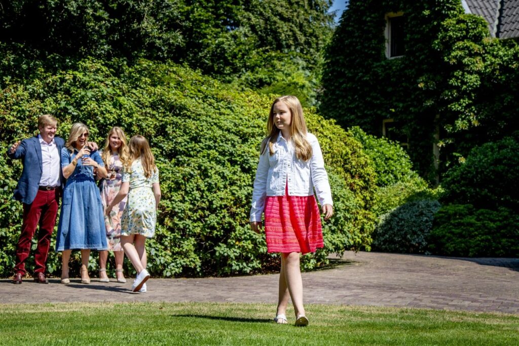 16 x foto’s van de jarige prinses Ariane - indebuurt Den Haag
