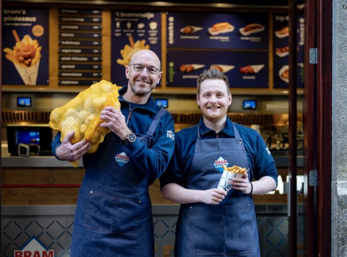 Op deze dag scoor jij friet voor 25 cent bij Bram Ladage: 'Dit feestje willen we met iedereen ...