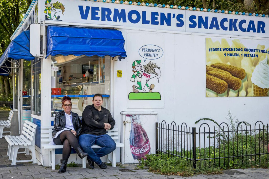 De snackcar van Fred en Rilana bestaat 40 jaar: ‘Onze pindasaus maken we zelf van een ...