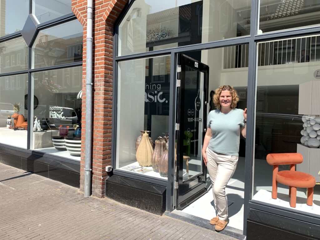 Tonya opent haar moderne interieurzaak vol design uit Oekraïne ...