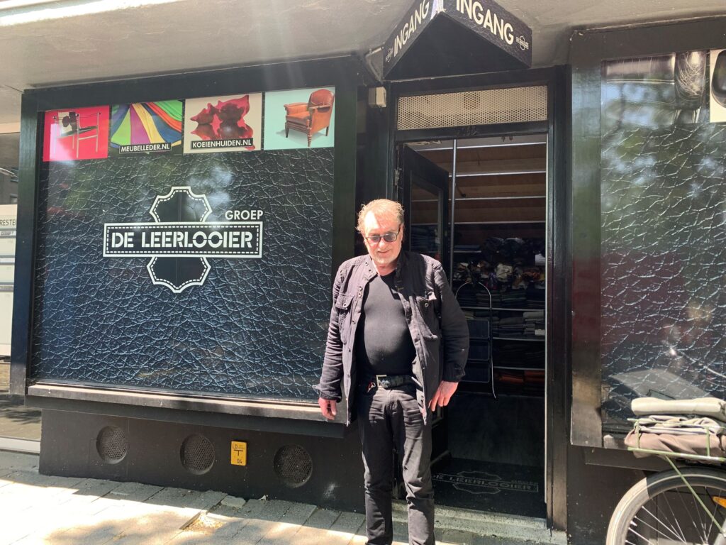 René sluit na 39 jaar zijn bedrijf De Leerlooier - indebuurt Den Haag