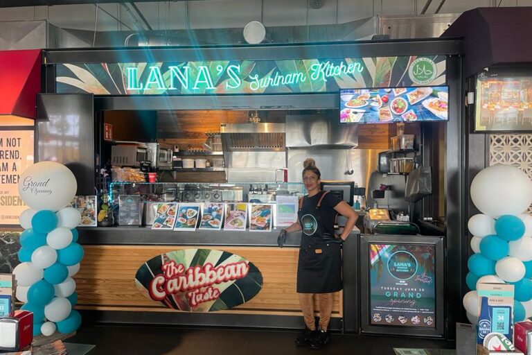 Van roti tot bara's: deze Surinaamse zaak is nieuw op Scheveningen ...