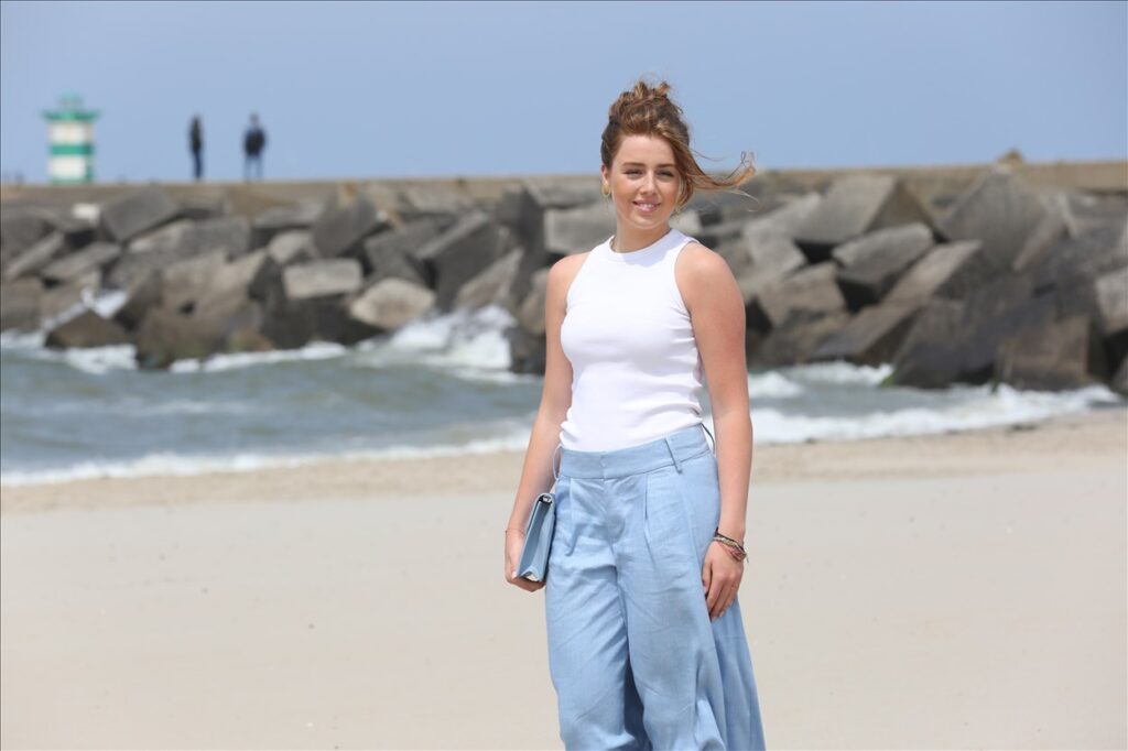 Fotoserie: Koninklijk gezin poseert op het Scheveningse strand ...