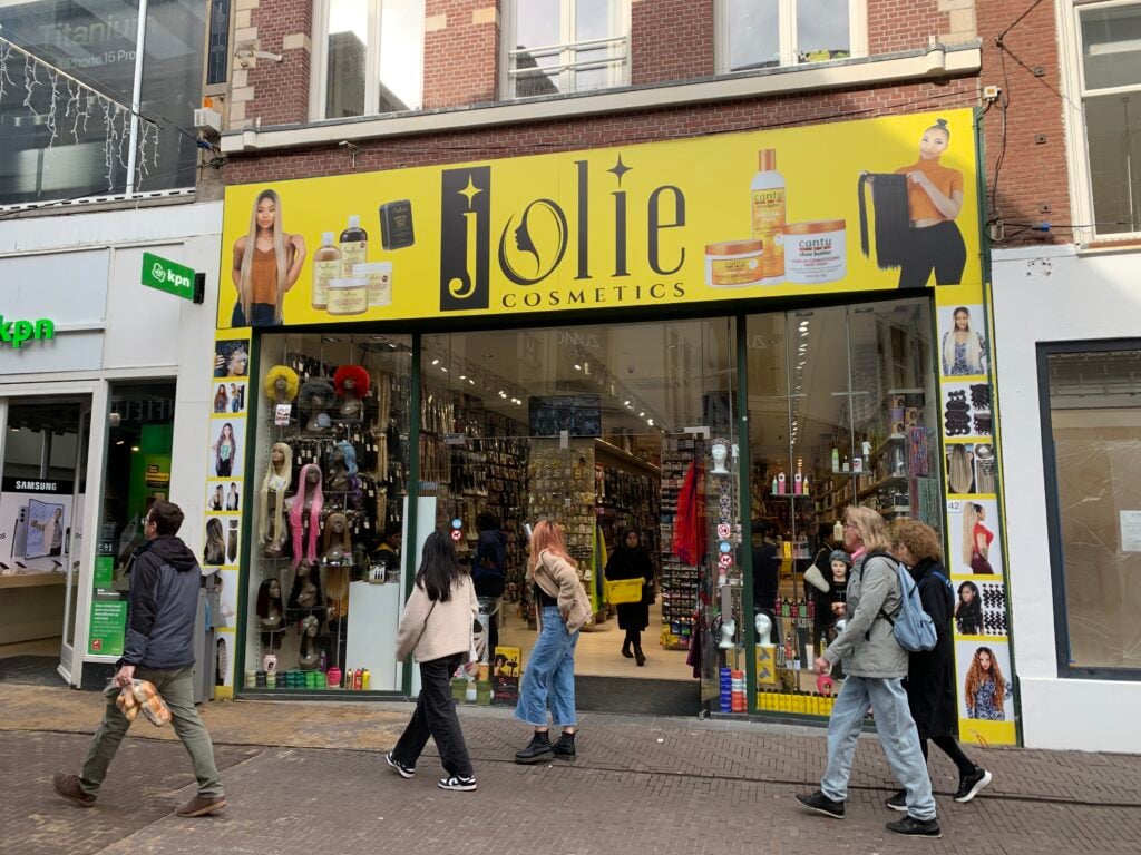 Deze winkel met haar- en beautyproducten is nieuw in het Haagse centrum - indebuurt Den Haag