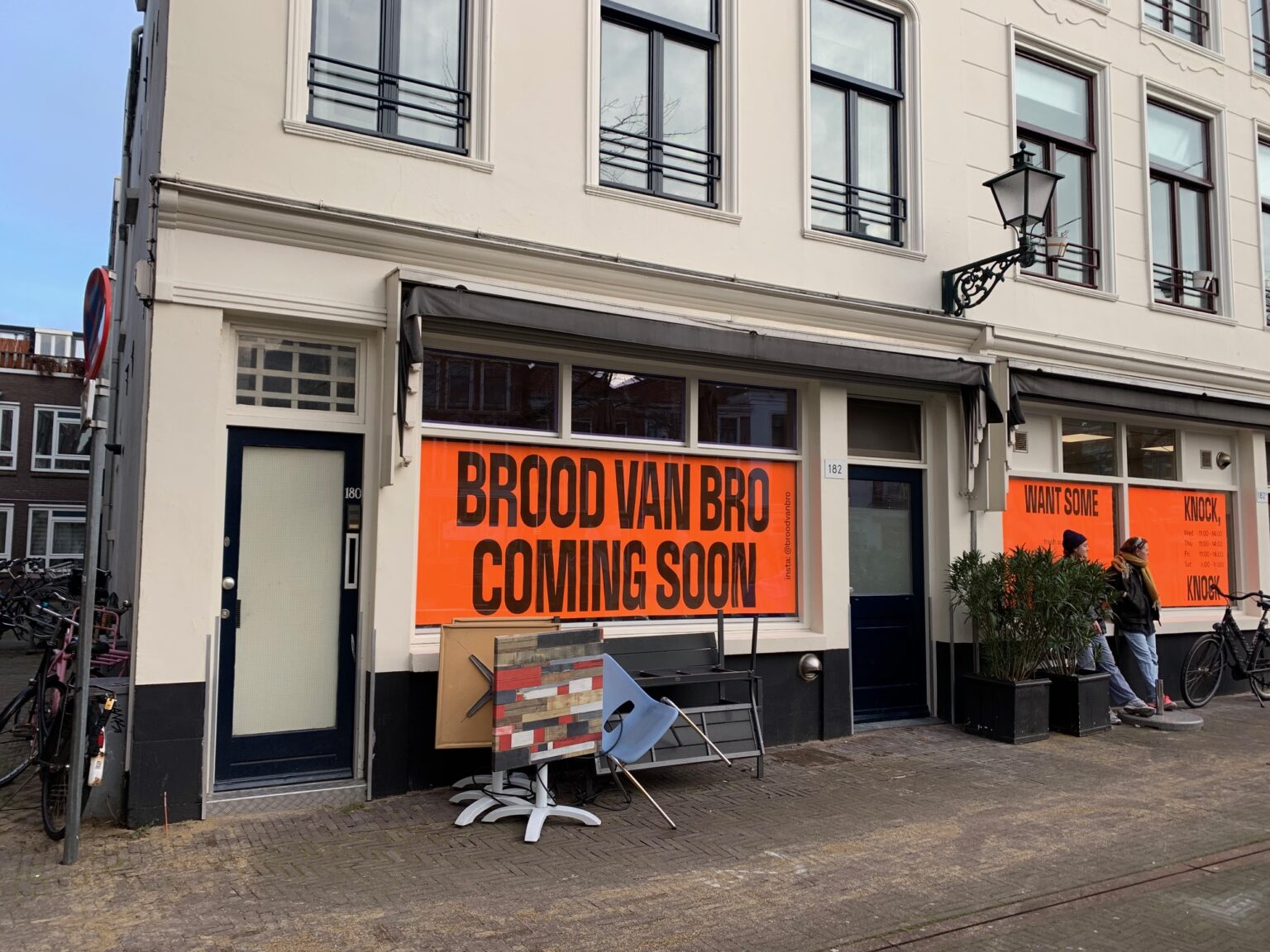 Deze bakker van zuurdesembrood neemt bakkerij Vlinder aan de stationsweg over - indebuurt Den Haag