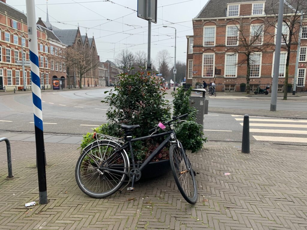 Zo lang mag je je fiets op straat stallen voordat deze wordt weggehaald - indebuurt Den Haag