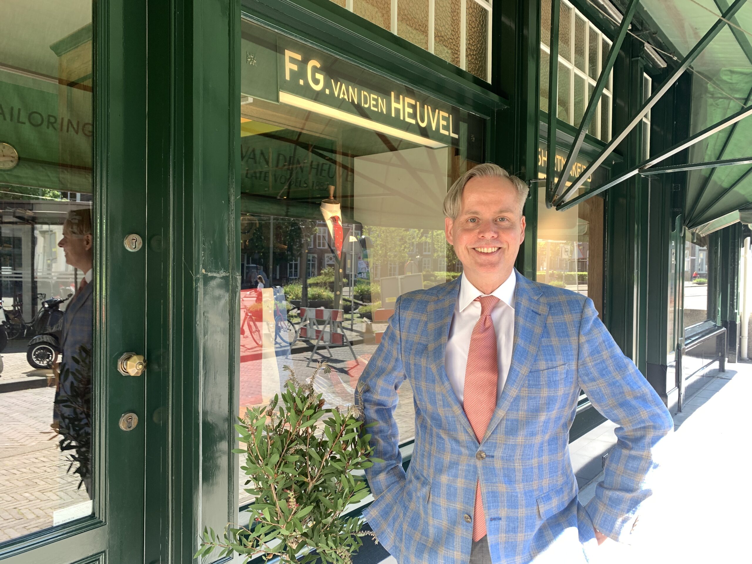 Edwin neemt herenmodezaak F.G. van den Heuvel over: 'Anders ging dit instituut verloren ...