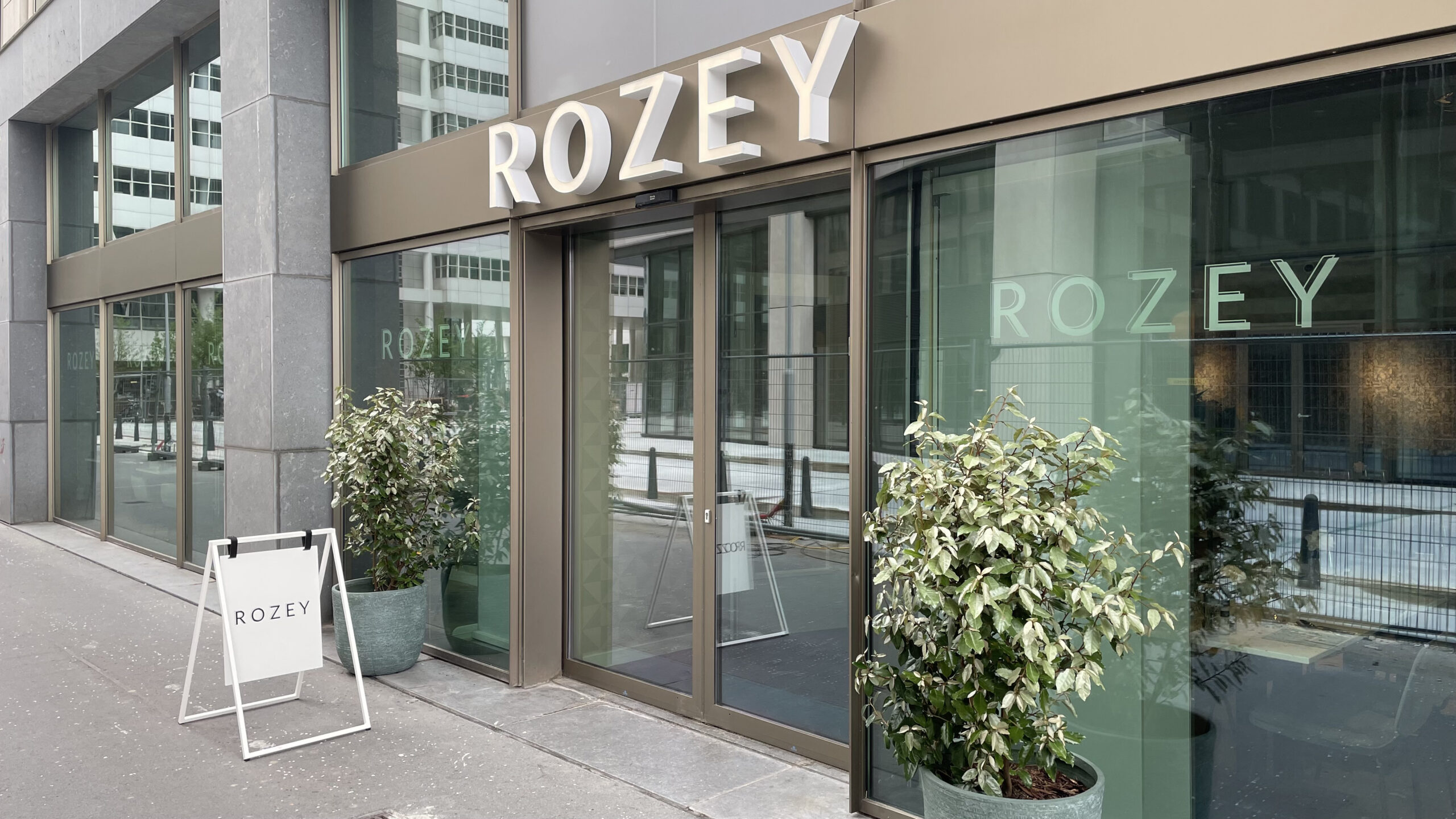 Nieuwe zaak! Bij restaurant Rozey eet je onbeperkt vegan en vega