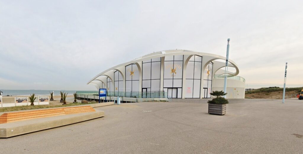 Eten en clubben: het luxe paviljoen op de boulevard van Scheveningen ...