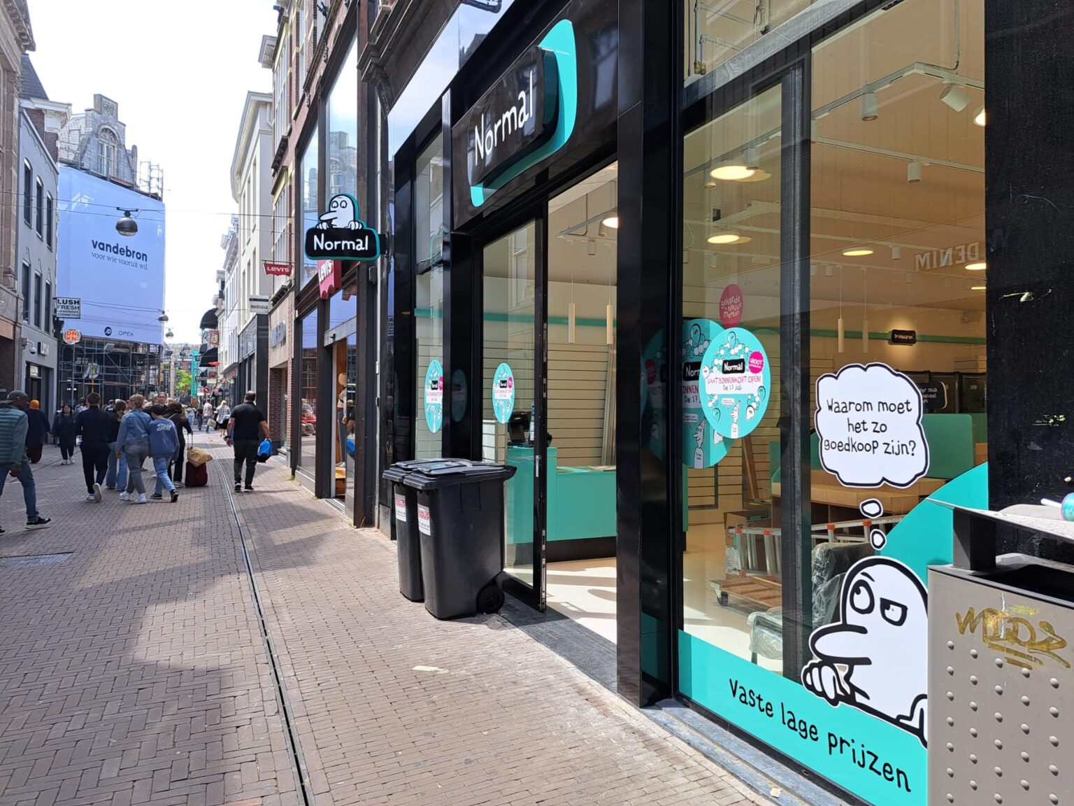 Op deze dag houdt budgetwinkel Normal een groot openingsfeest ...