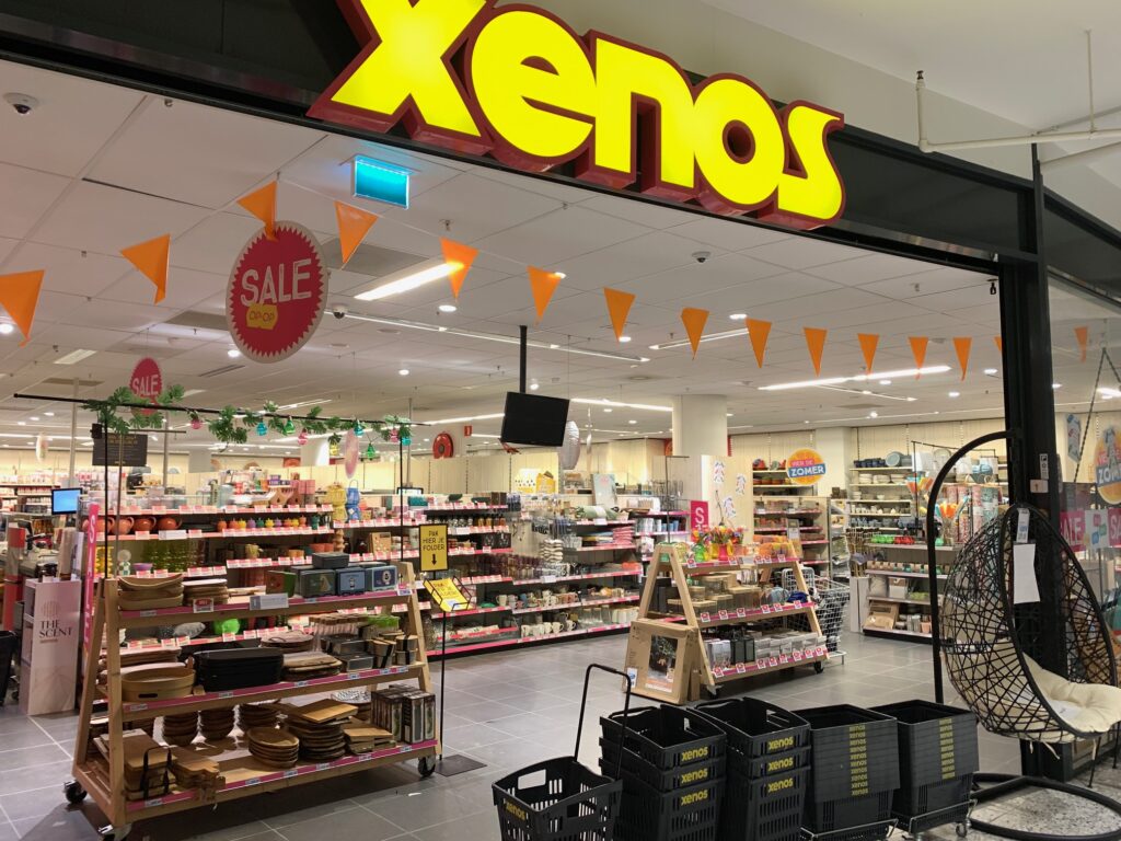 Deze Xenos sluit en houdt uitverkoop met 70% korting - indebuurt Den Haag