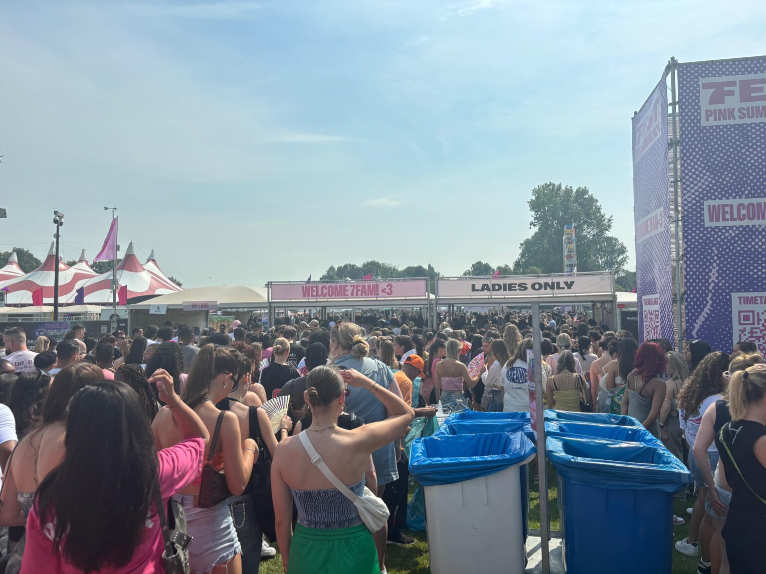 Spot alle pretty girls! Dit zijn de foto's van 7Fest in Den Haag