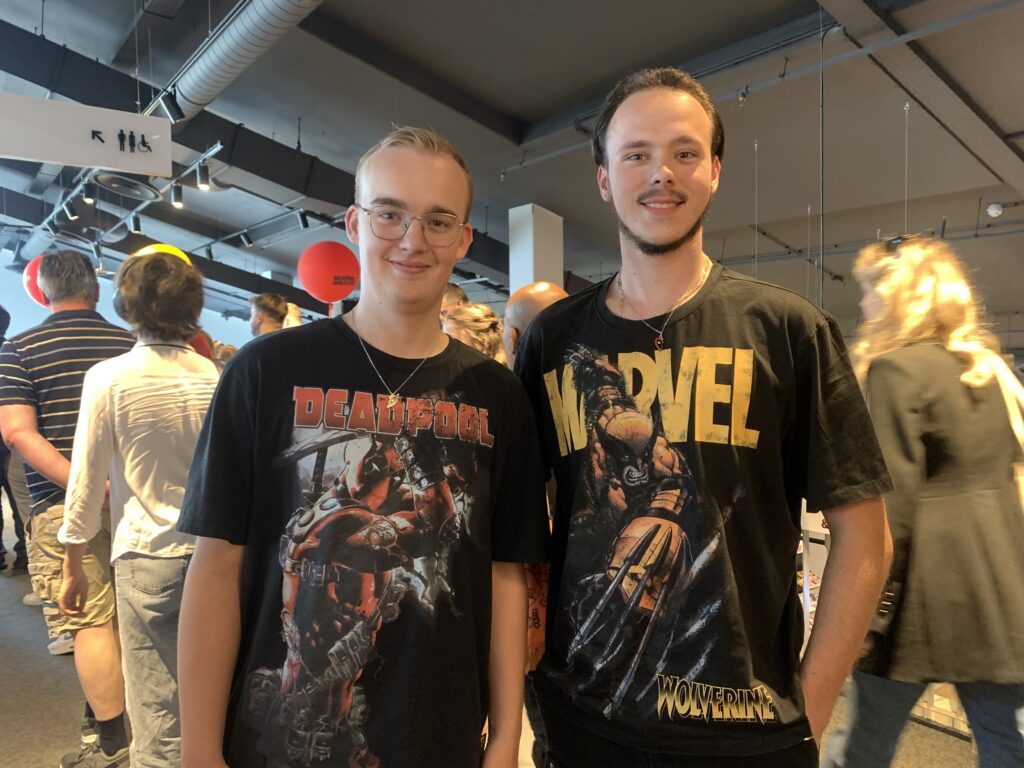 Een meterslange rij met Wolverine- en Deadpoolfans: Hagenaars kijken de ... Een meterslange rij met Wolverine- en Deadpoolfans: Hagenaars kijken de ...