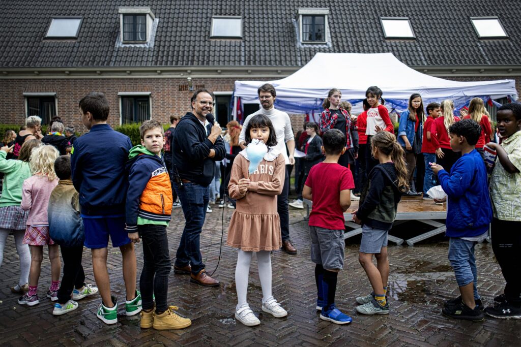 Even buurten: deze Haagse asielzoekerscentra openen hun deuren voor geïnteresseerden - indebuurt ...