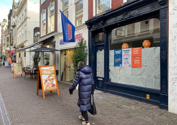 Bonbons uit de muur: hier scoor je 24/7 chocolade - indebuurt Den Haag