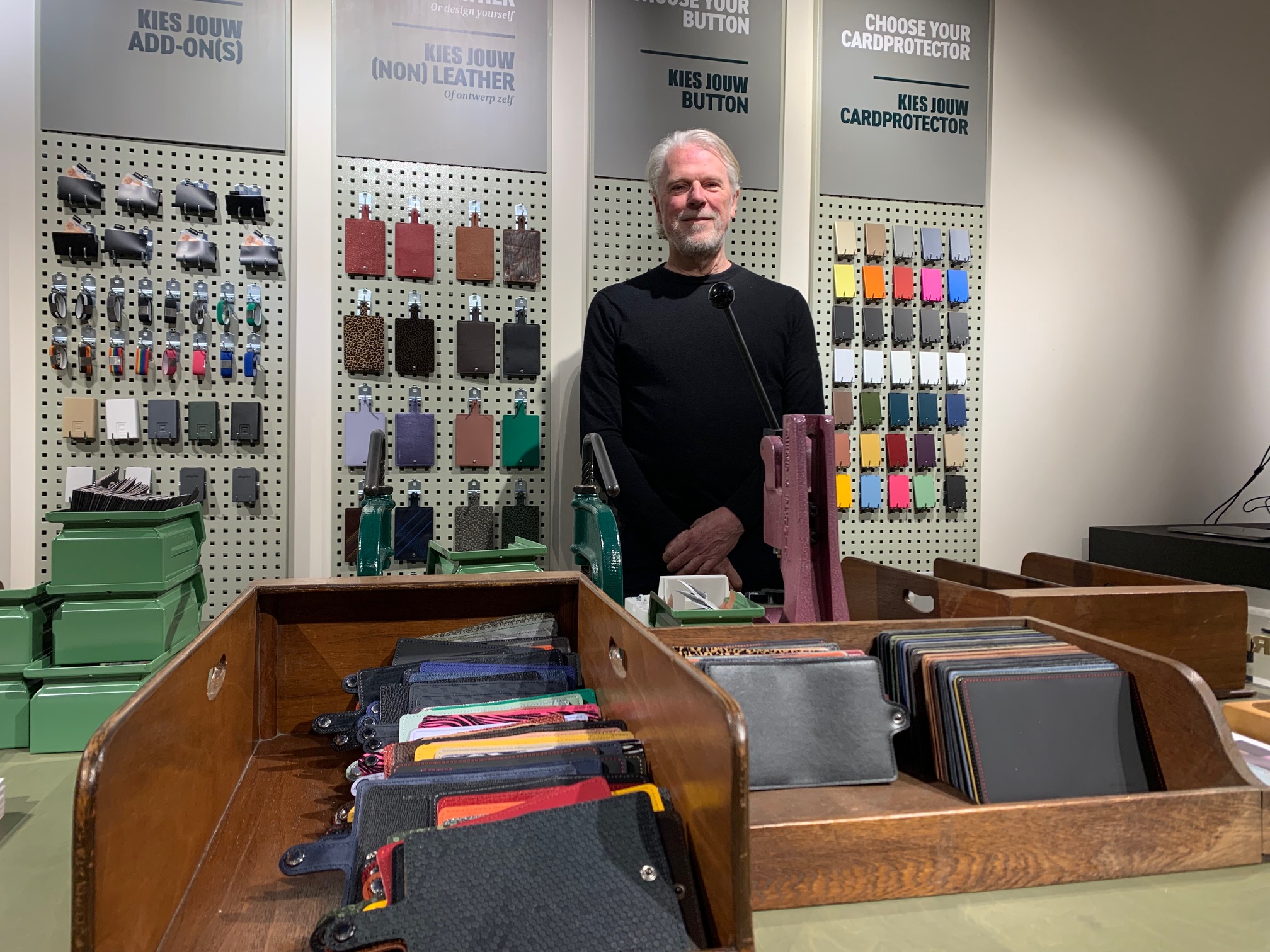 René ontwikkelde de Secrid portemonnee en opent nu een winkel in Den ...