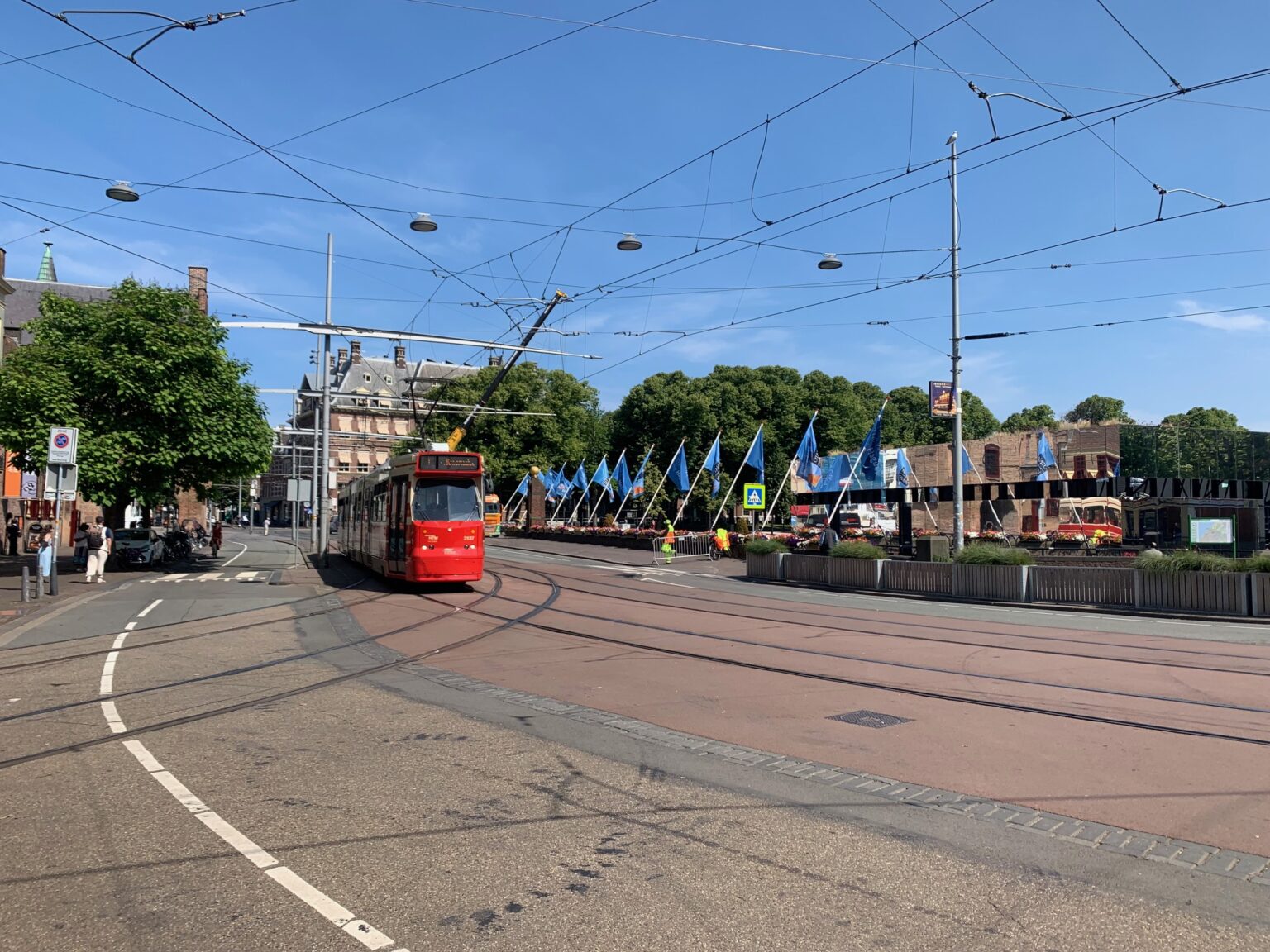 Haltes vervallen en trams en bussen rijden om vanwege de Navo-top ...