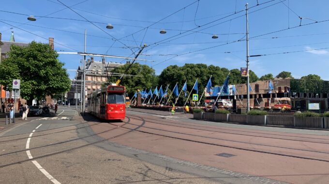 Drie haltes weer terug, een nieuwe tram en een hoger tarief: dit ...