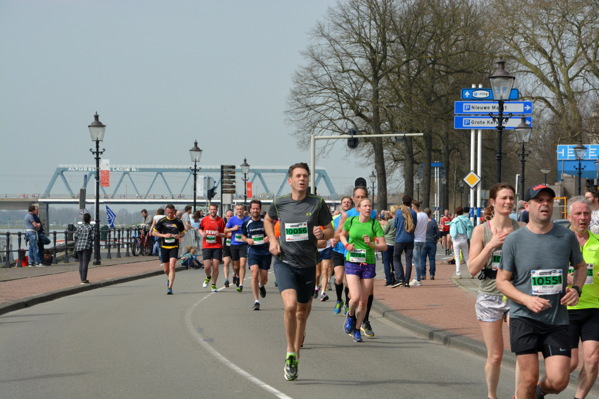 Wat een sportiviteit! Check hier de foto's van de IJsselloop 2018 - indebuurt Deventer