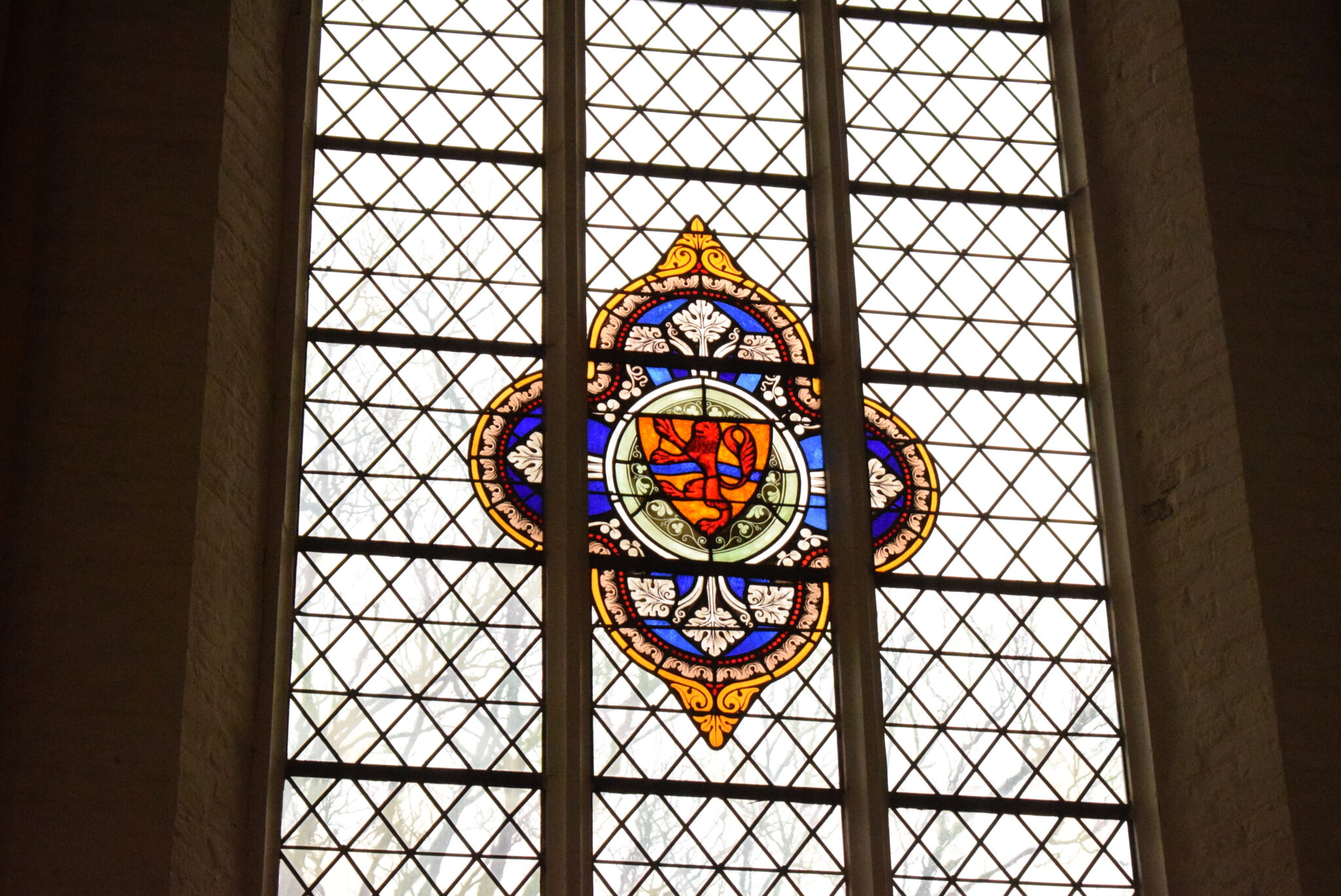 Mysterie opgelost! Dit beelden de glas in lood ramen in de Bergkerk uit ...
