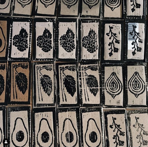 Normaal showt hij op Fashion Week, nu vind je zijn kleding gewoon bij ...