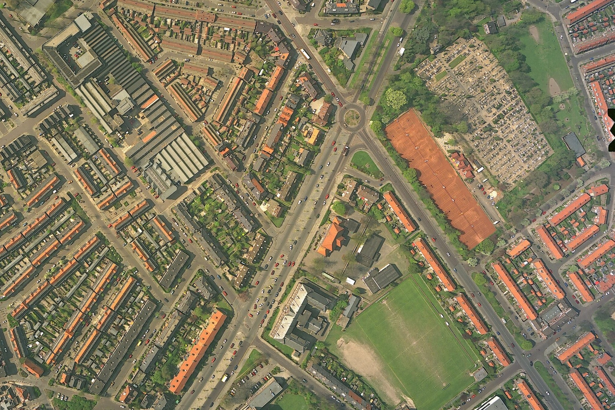 Mysterie: waarom zijn alle daken in Rode Dorp eigenlijk rood ...