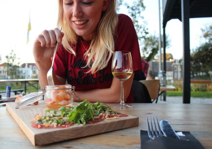 Binnenkijken bij Laura de Hoog: 'Ik weet nog steeds niet hoe ik aan deze woning gekomen ben ...
