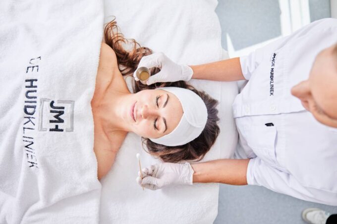 Met deze trucs van huidtherapeuten ga je huidveroudering tegen